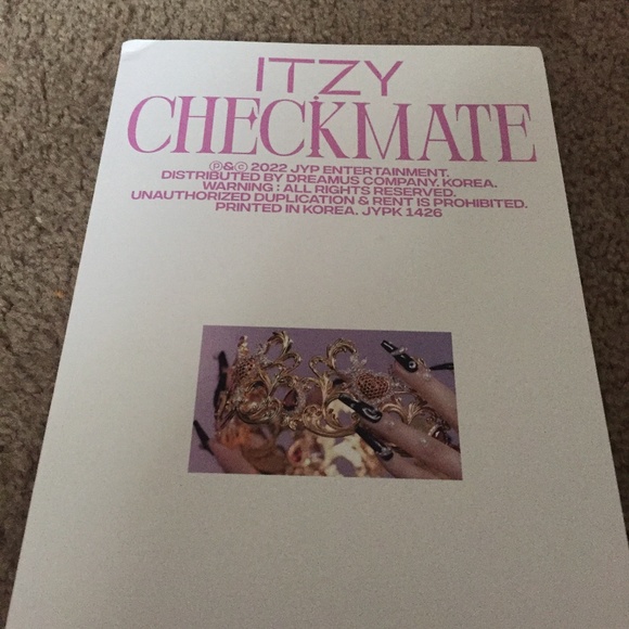 Media | Itzy Checkmate Mini Album Yeji | Poshmark